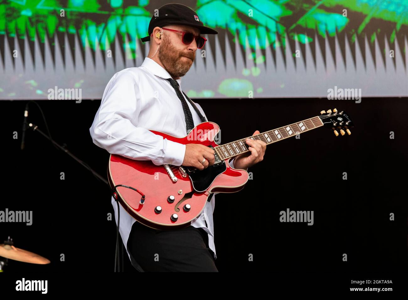 Gibson electric guitar 2021 hi-res stock photography and images - Alamy