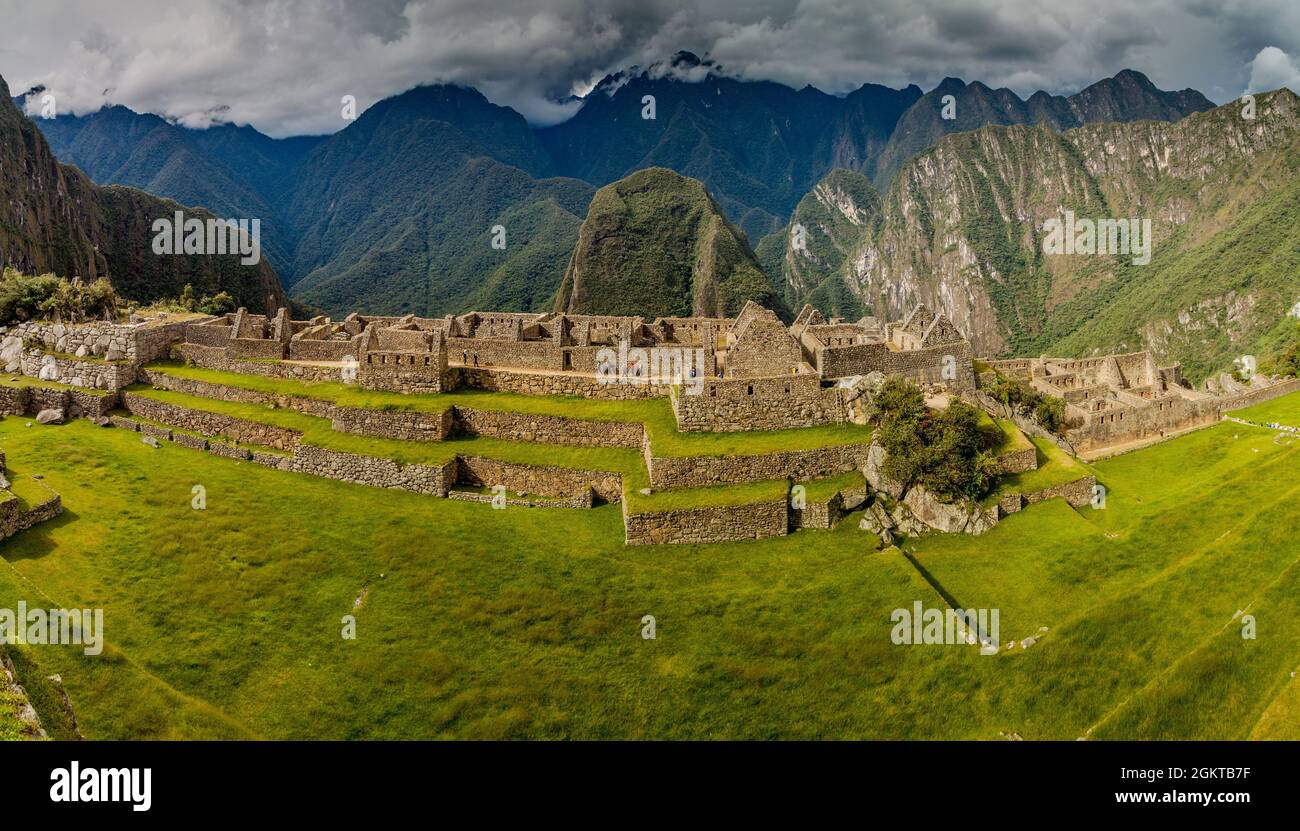 Main square and walls at Machu Picchu ruins, Peru Stock Photo - Alamy