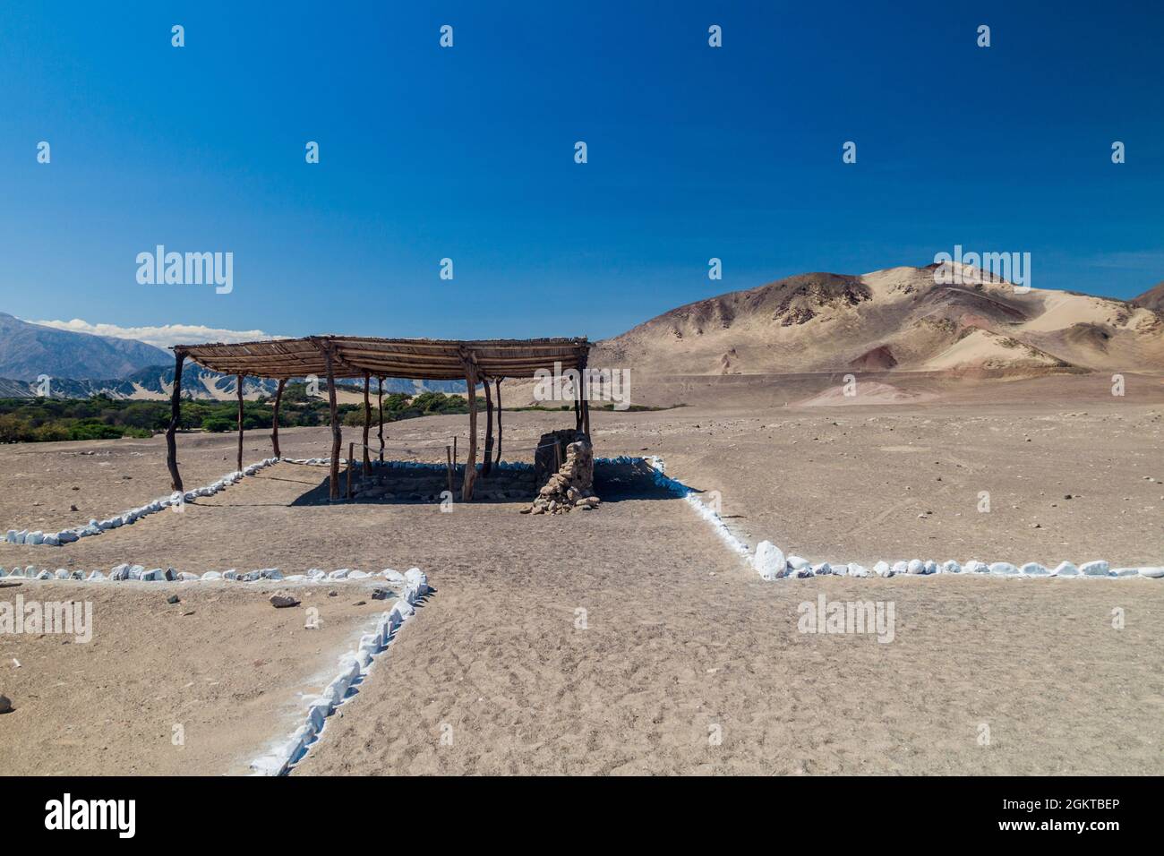 Chauchilla cemetery nazca burial nazca hi-res stock photography and ...