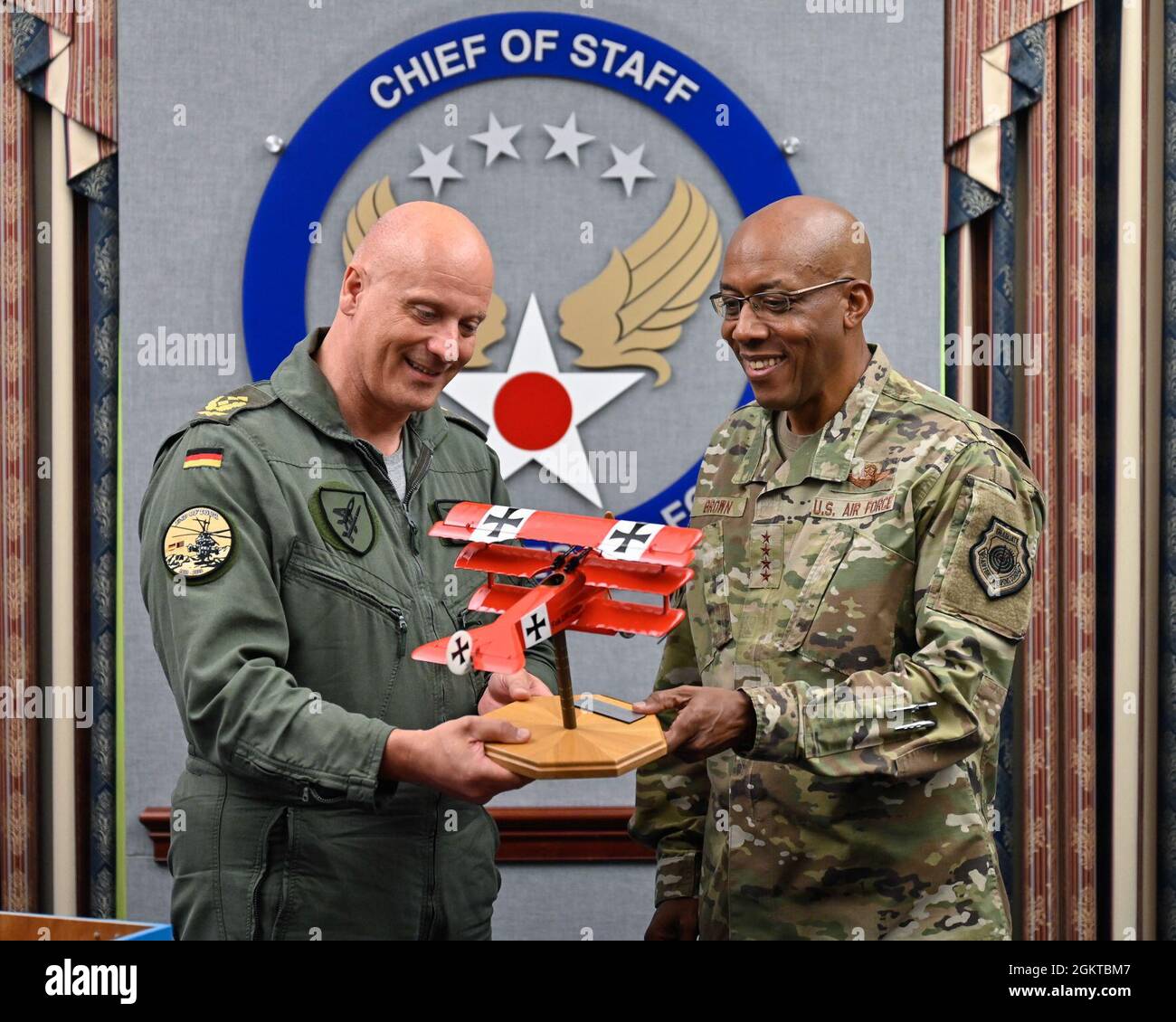 Lt. Gen. Ingo Gerhartz, chief of the German air force, presents a gift ...