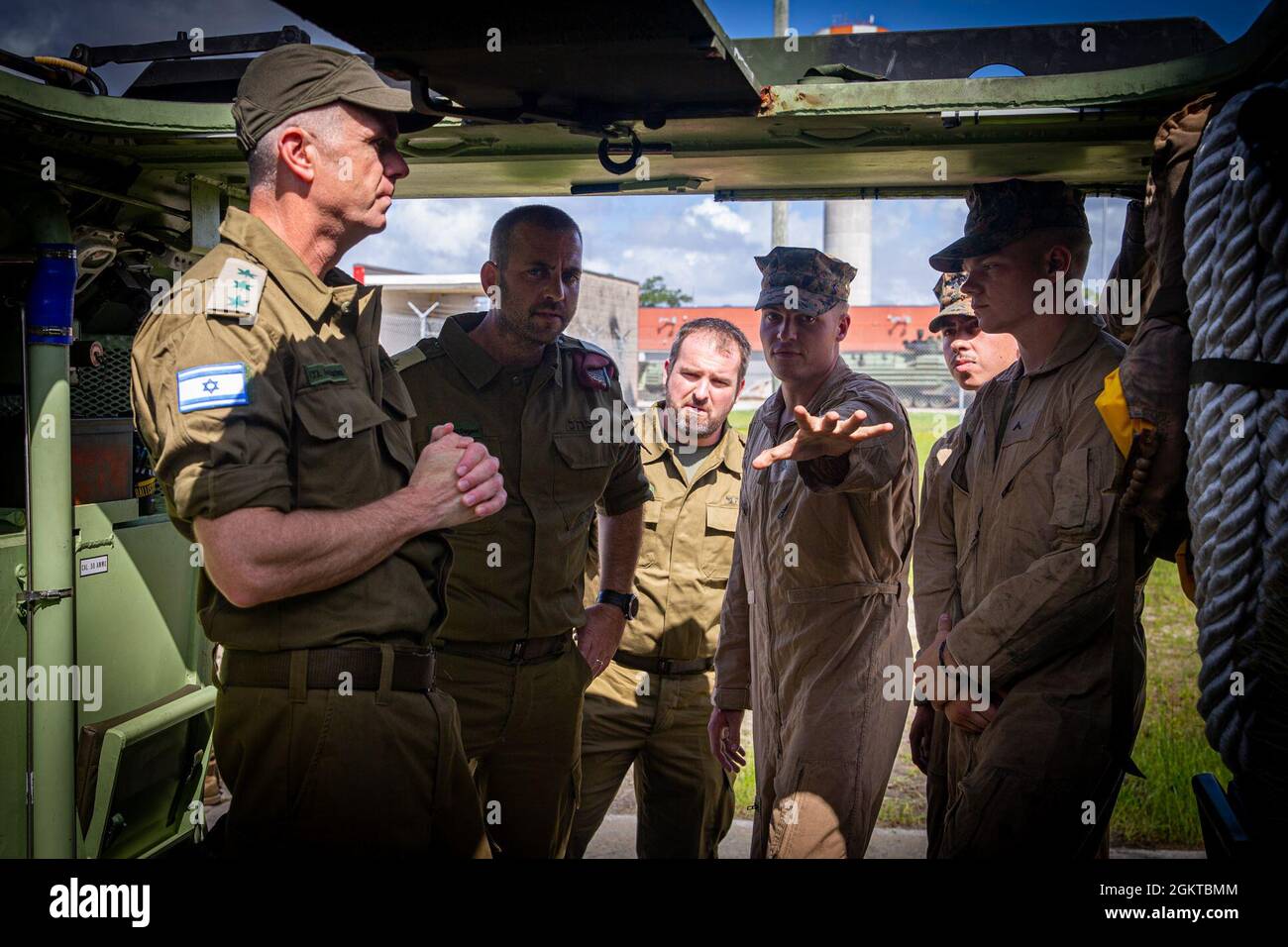 U.S. Marines with 2d Assault Amphibian Battalion (AABn.), 2d Marine ...