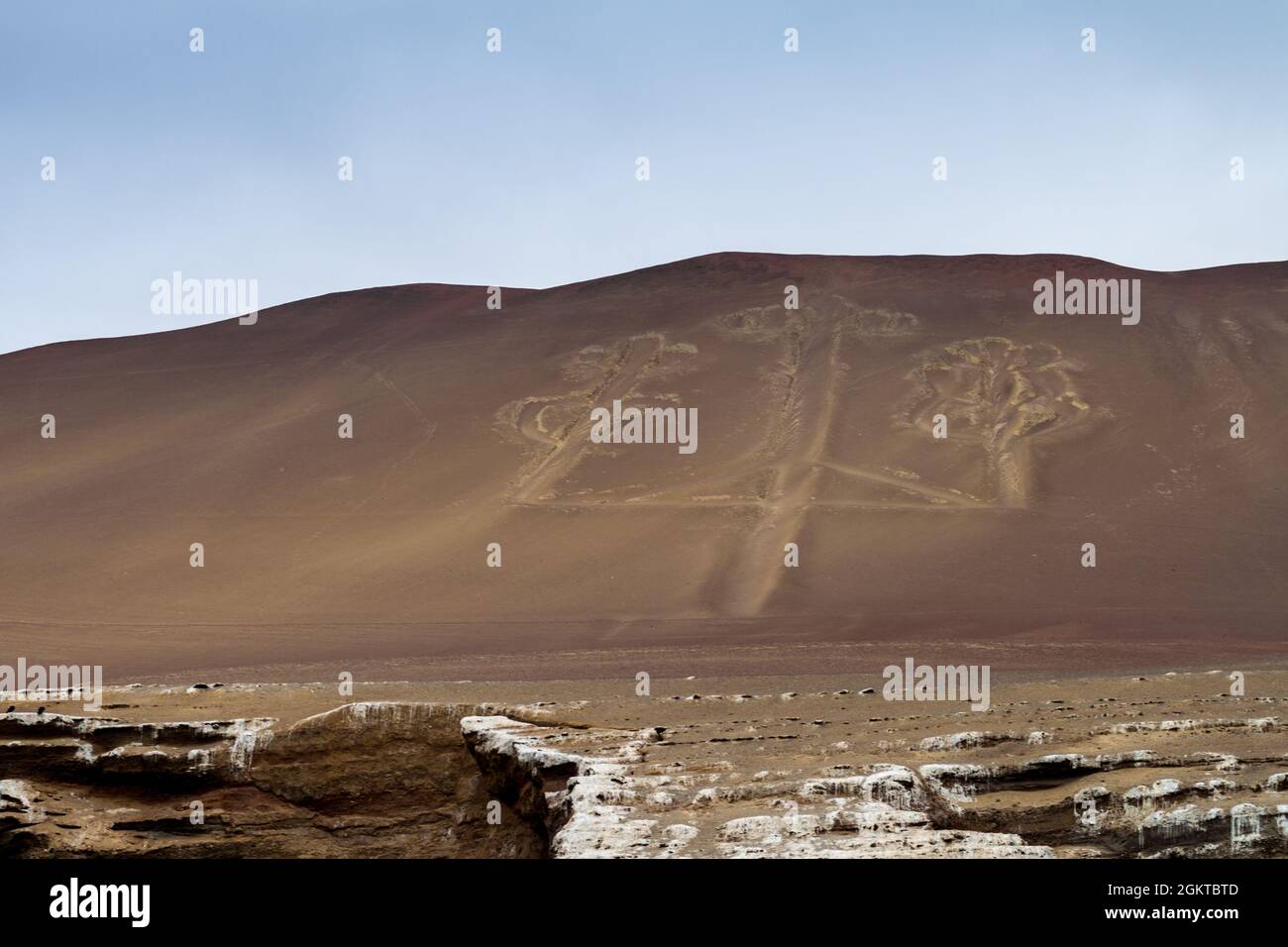 Giant Candelabra carving (Candelabra of the Andes) on Paracas peninsula ...