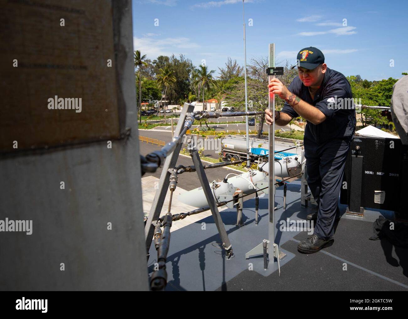 Visual glide slope indicator hi-res stock photography and images - Alamy