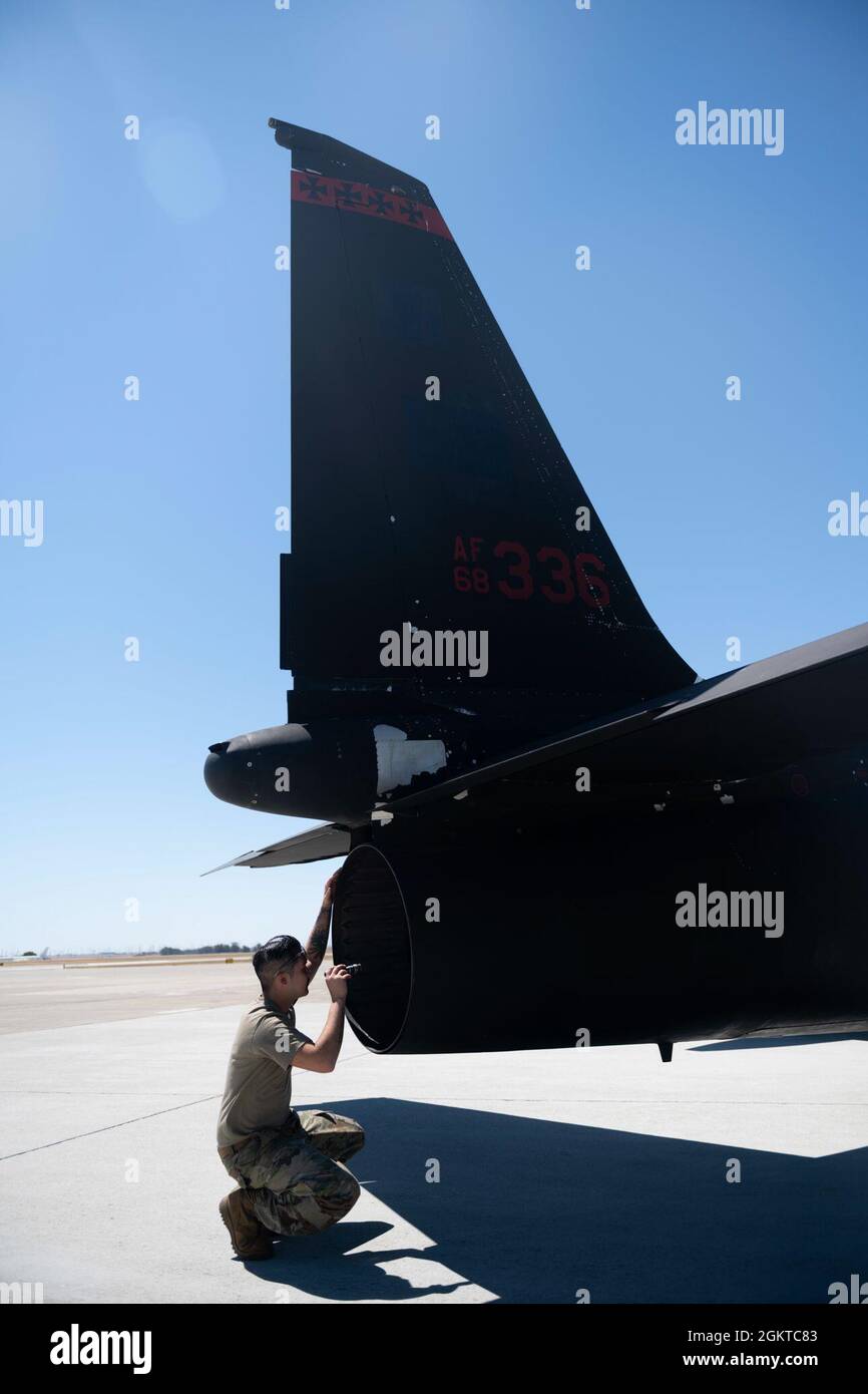 Transient alert crew hi-res stock photography and images - Alamy