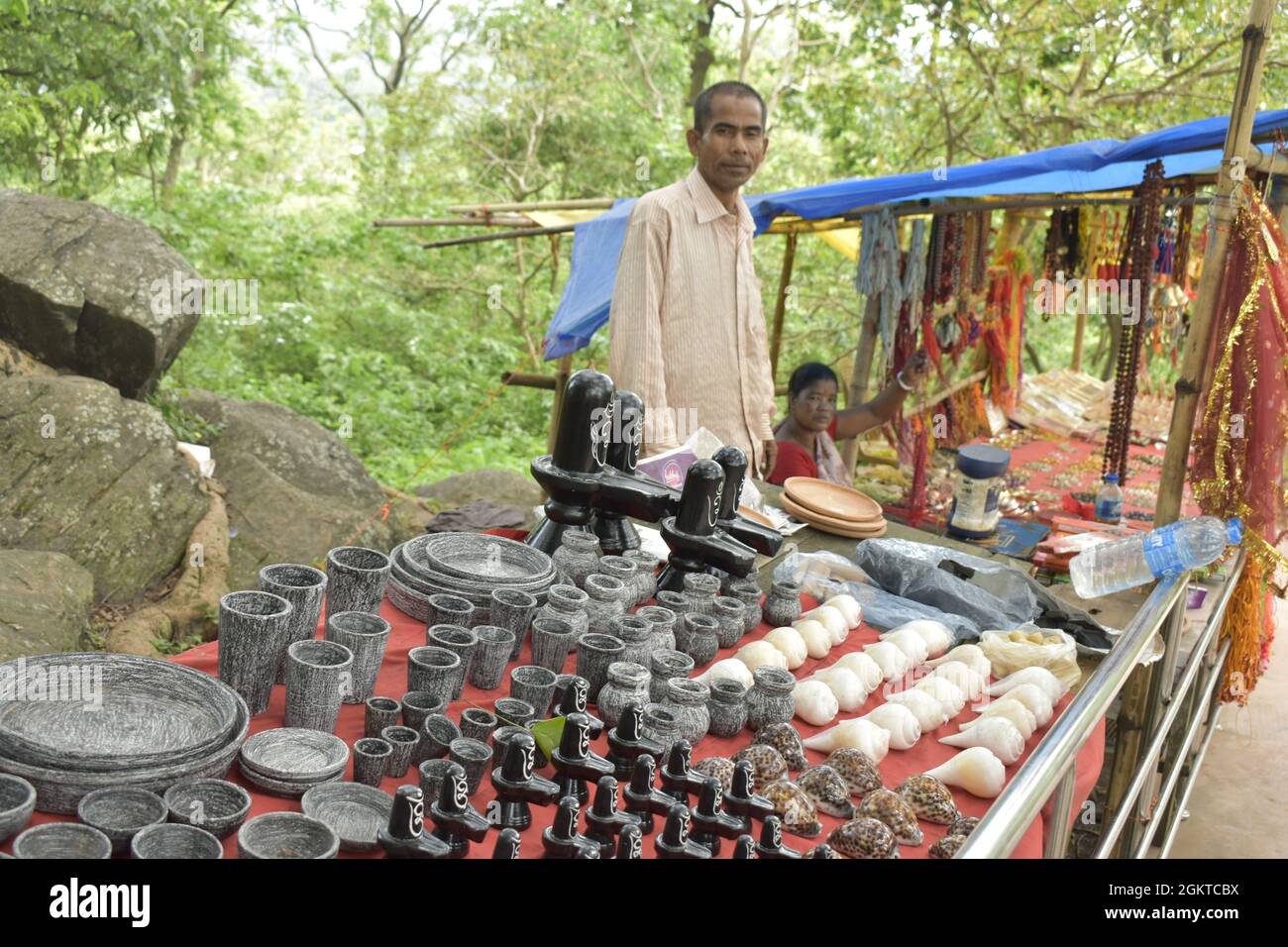 Shop near temple hi-res stock photography and images - Alamy