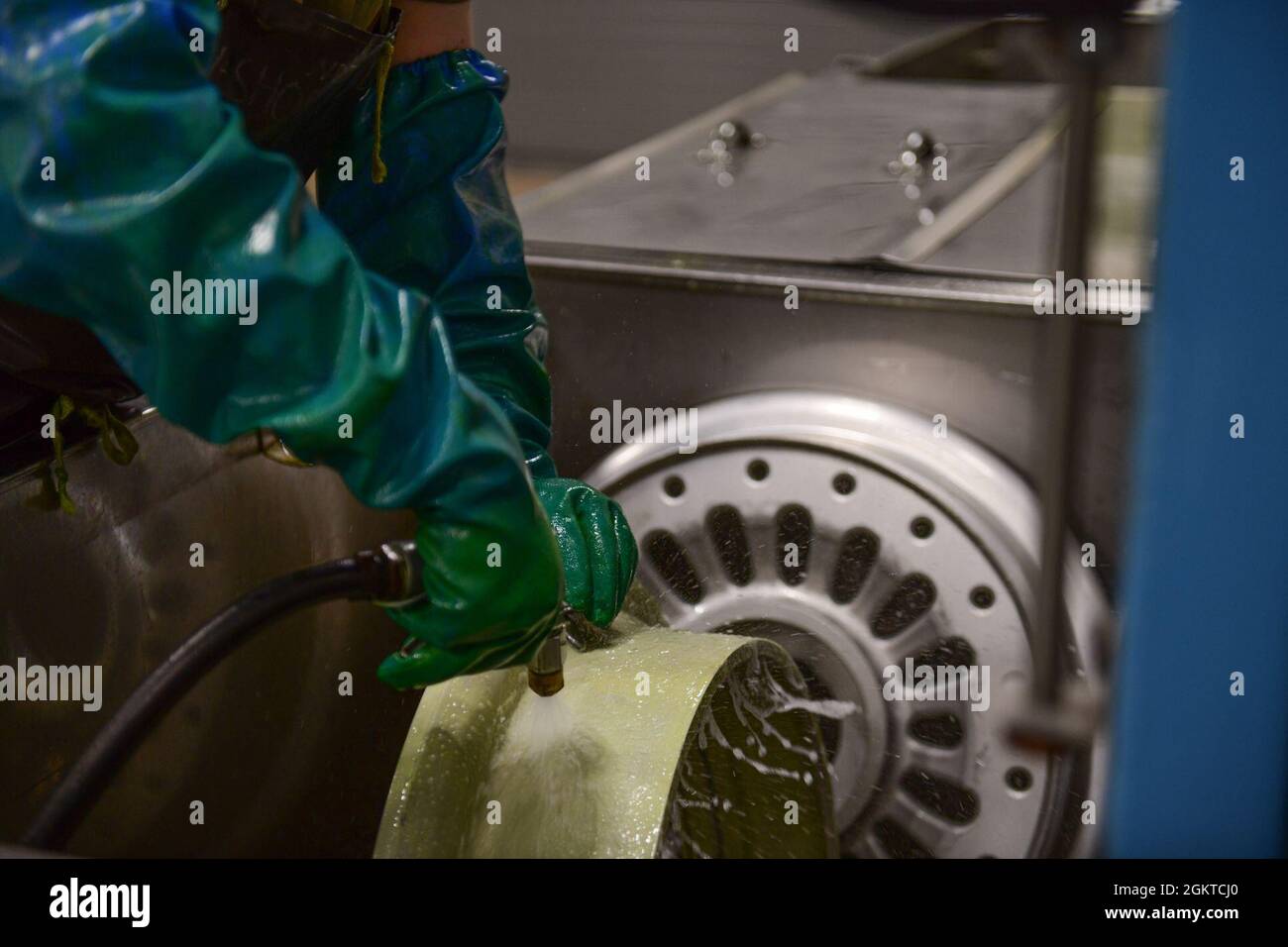 Liquid penetrant inspection hi-res stock photography and images - Alamy