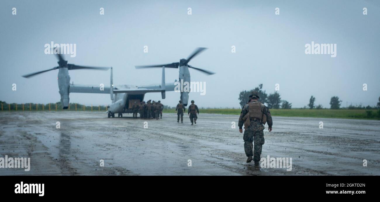 U.S. Marines with 31st Marine Expeditionary Unit (MEU) unload equipment ...