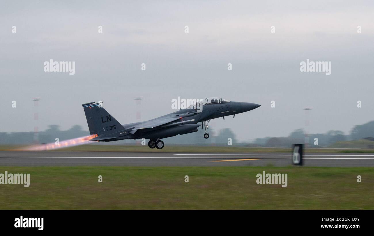 A 494th Fighter Squadron F-15E Strike Eagle takes off during a Find ...