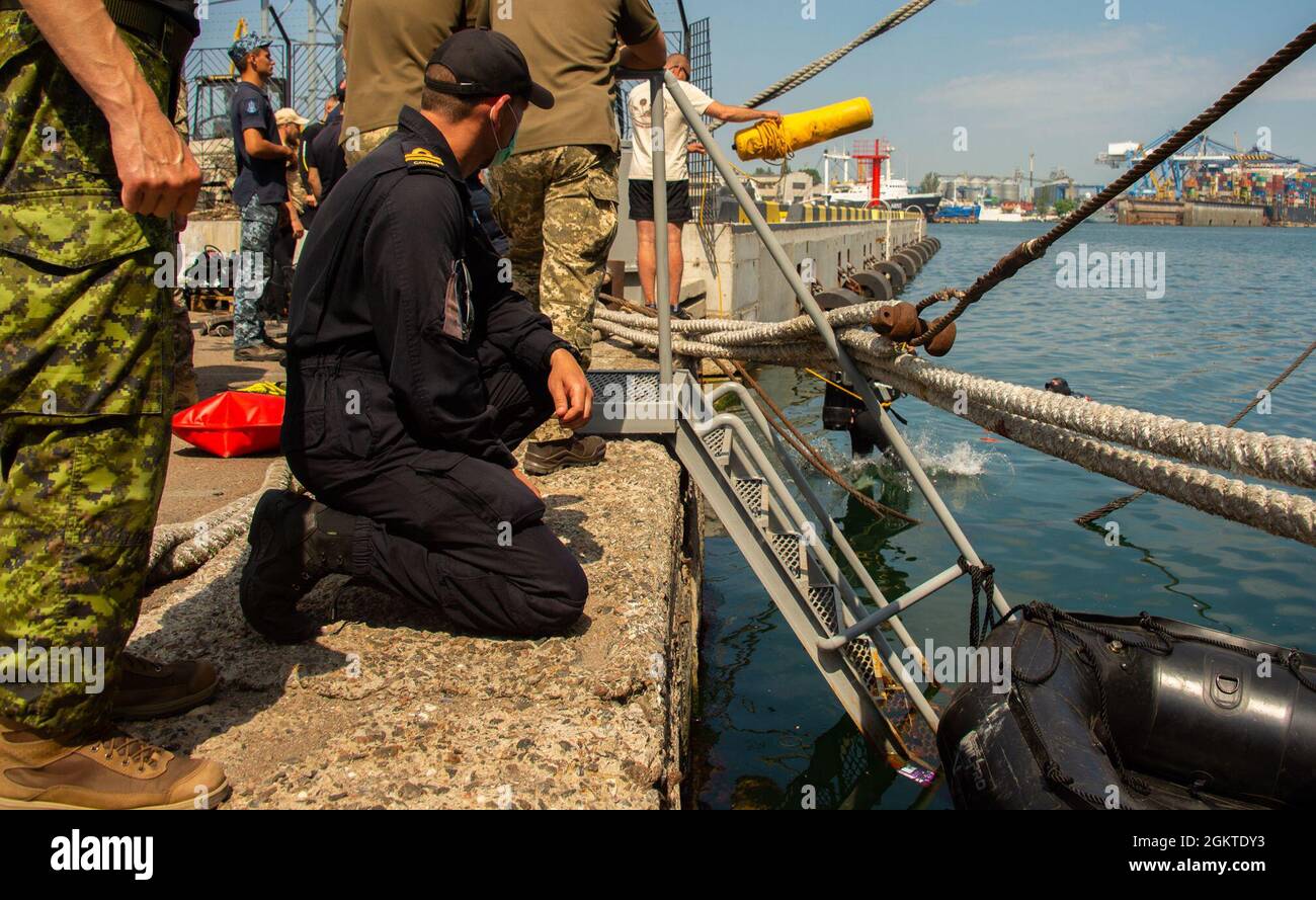 Royal canadian navy dive team hi-res stock photography and images - Alamy