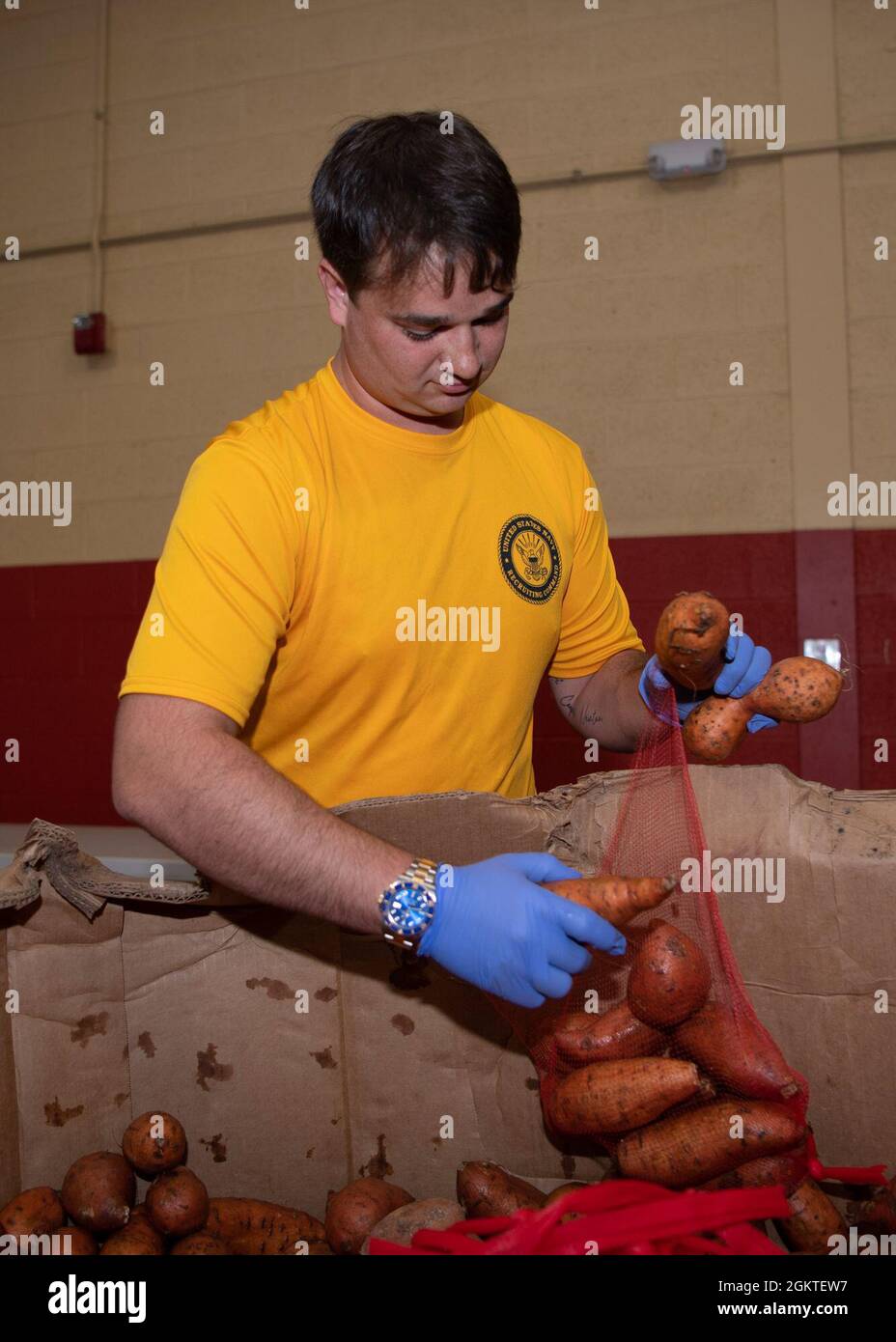 Machinist’s Mate (Nuclear) 1st Class Chris Alpers, assigned to Navy ...