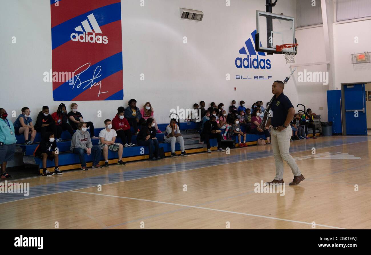 Aviation Structural Mechanic 3rd Class Kristopher Williams, assigned to ...
