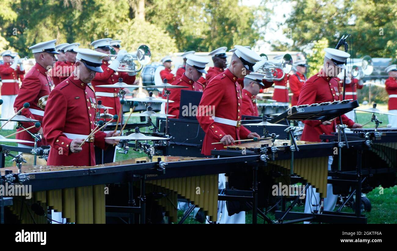 Marines with “The Commandant’s Own,” U.S. Marine Drum and Bugle Corps ...