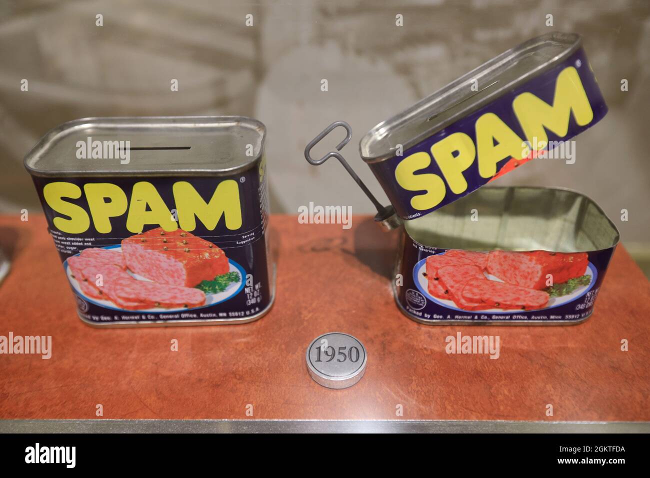 Spam cans hi-res stock photography and images - Alamy