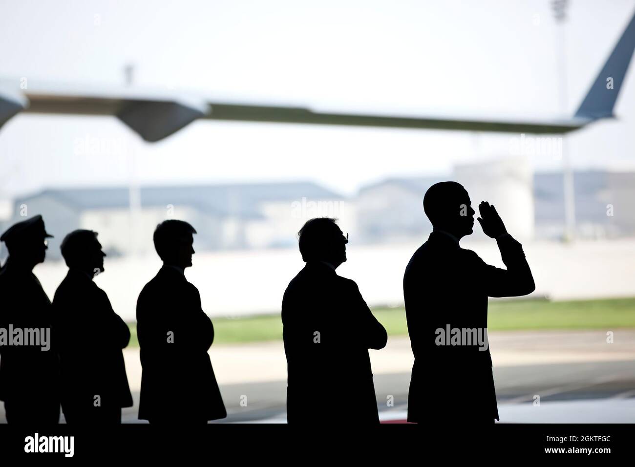 Barack obama saluting hi-res stock photography and images - Alamy