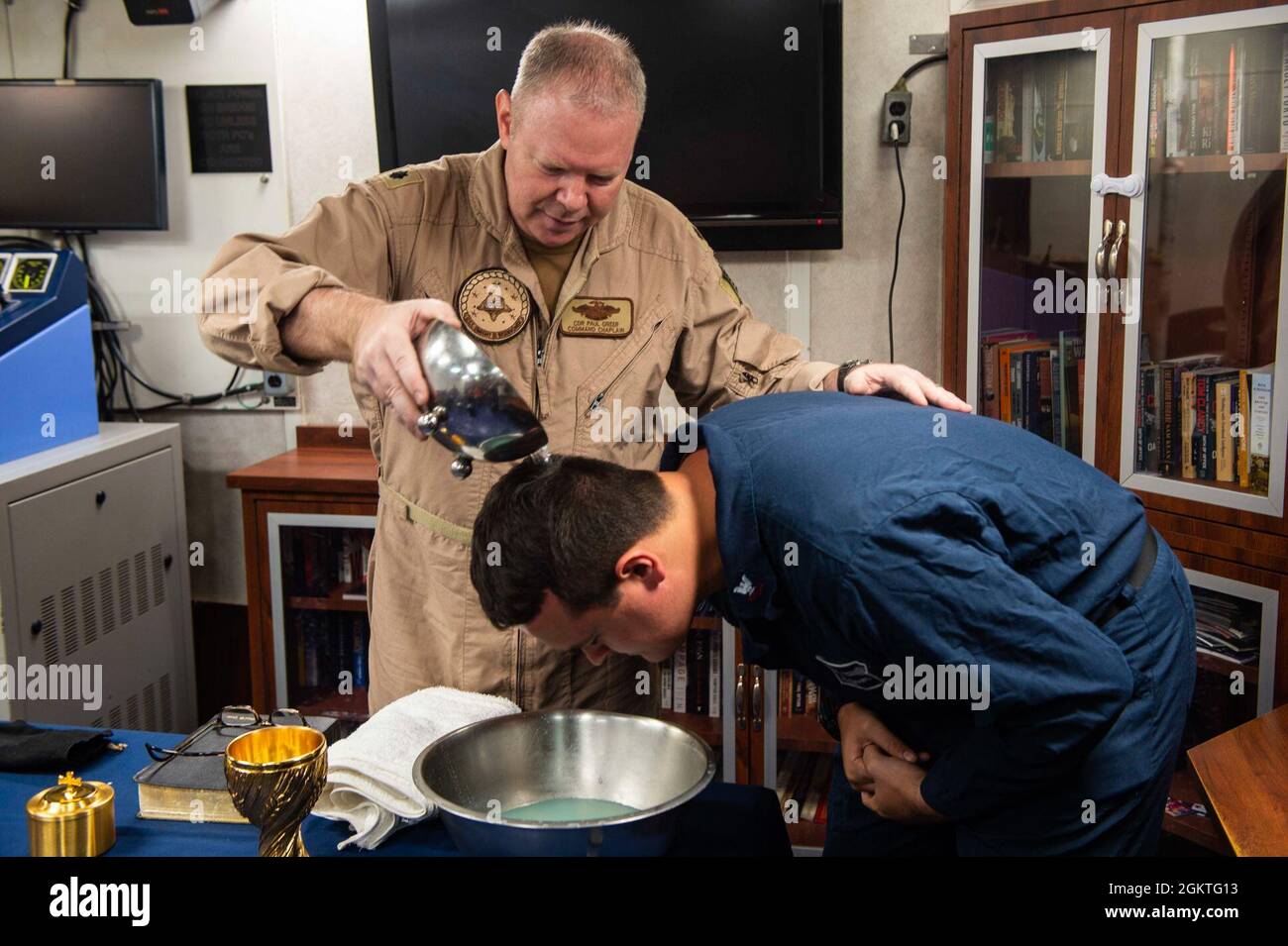 Cryptologic technician collection 2nd class hi-res stock photography ...