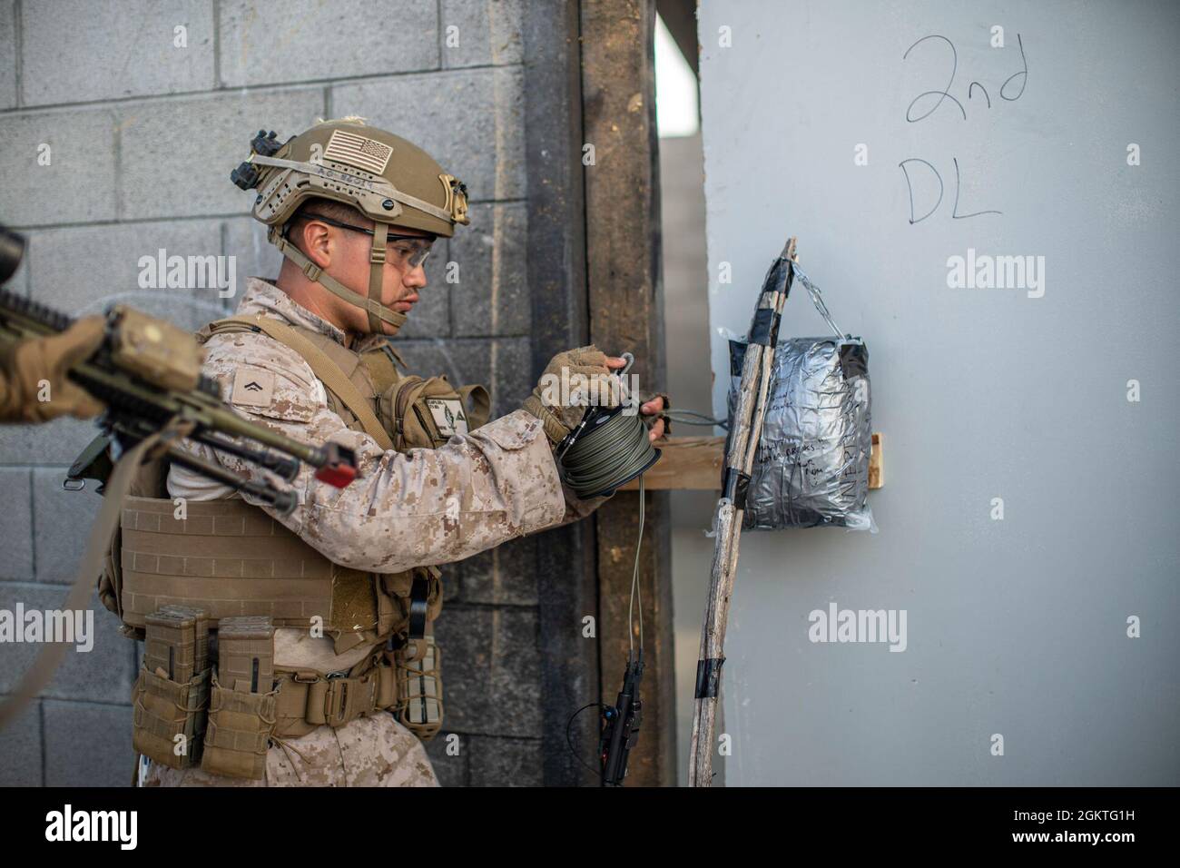 Explosive breaching charge hi-res stock photography and images - Alamy