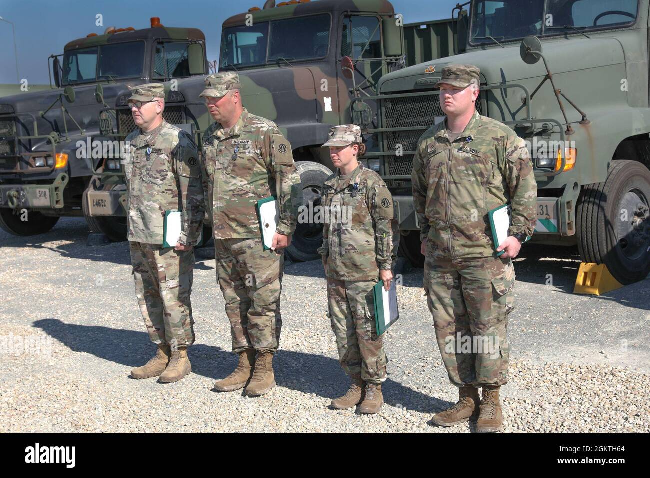 U.S. Army Col. Andrew Conant presents Soldiers from the 428th ...