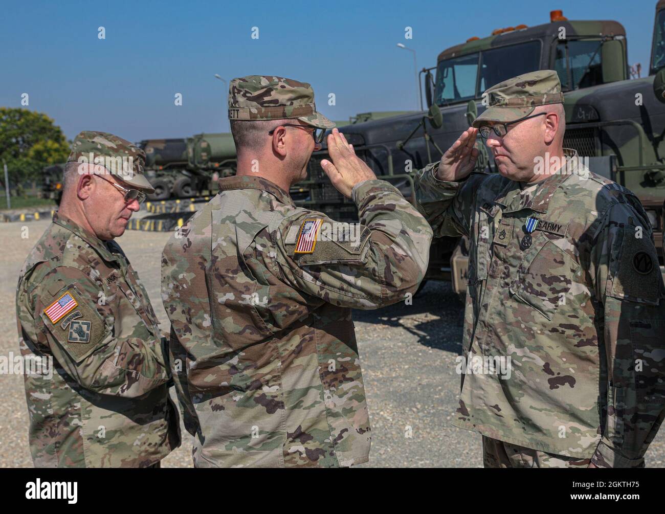 U.S. Army Col. Andrew Conant presents Soldiers from the 428th ...