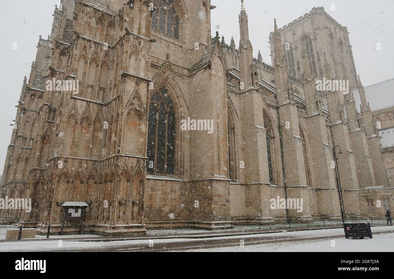 York minster england snow in hi-res stock photography and images - Alamy