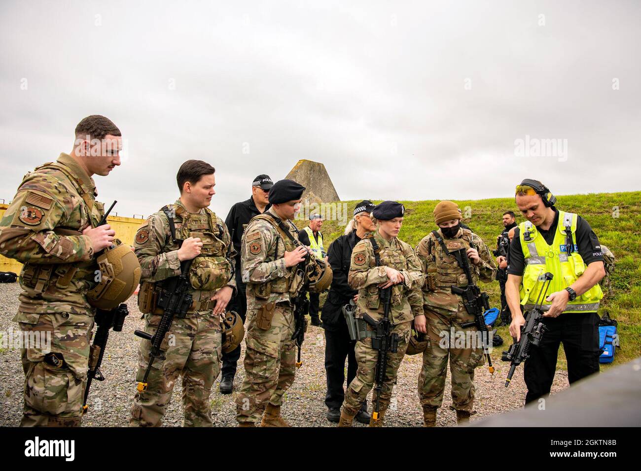 A Police instructor from the Northamptonshire Police department, right ...