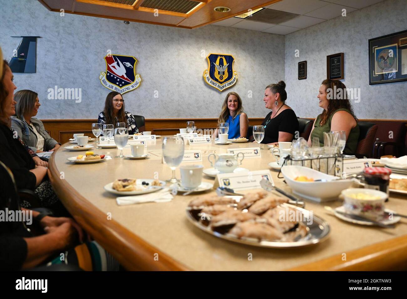 Mrs. Lisa Pennington, spouse of 4th Air Force commander, Maj. Gen ...