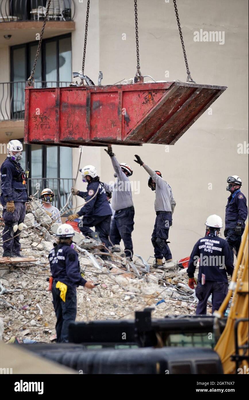 SURFSIDE, FL (July 1, 2021) –FEMA Urban Search and Rescue workers join ...