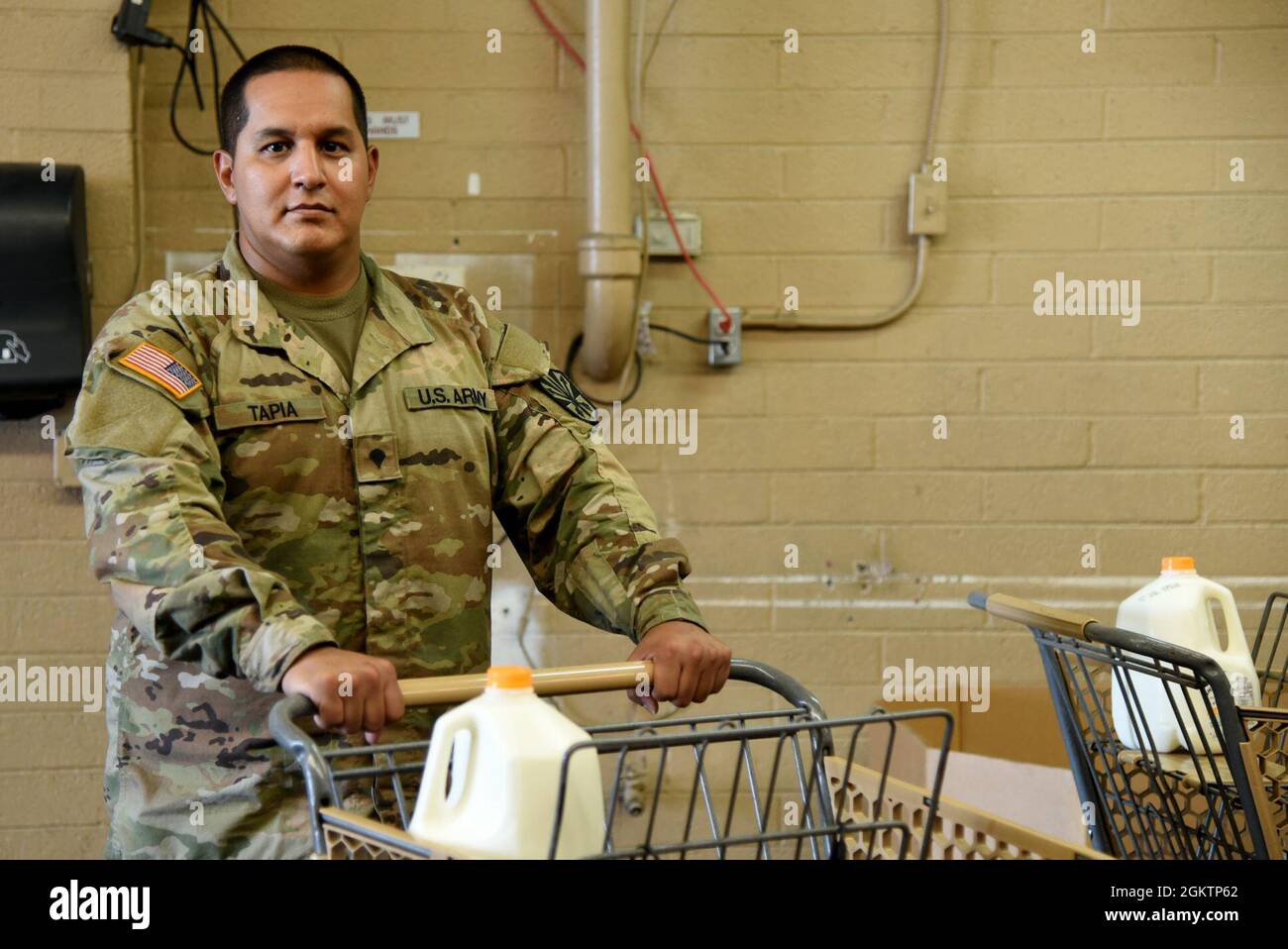 Neighbors help hi-res stock photography and images - Alamy