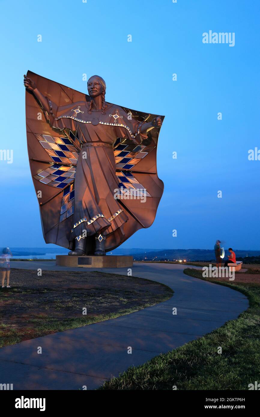 Twilight view of Dignity statue aka Dignity of Earth and Sky in I-90 ...