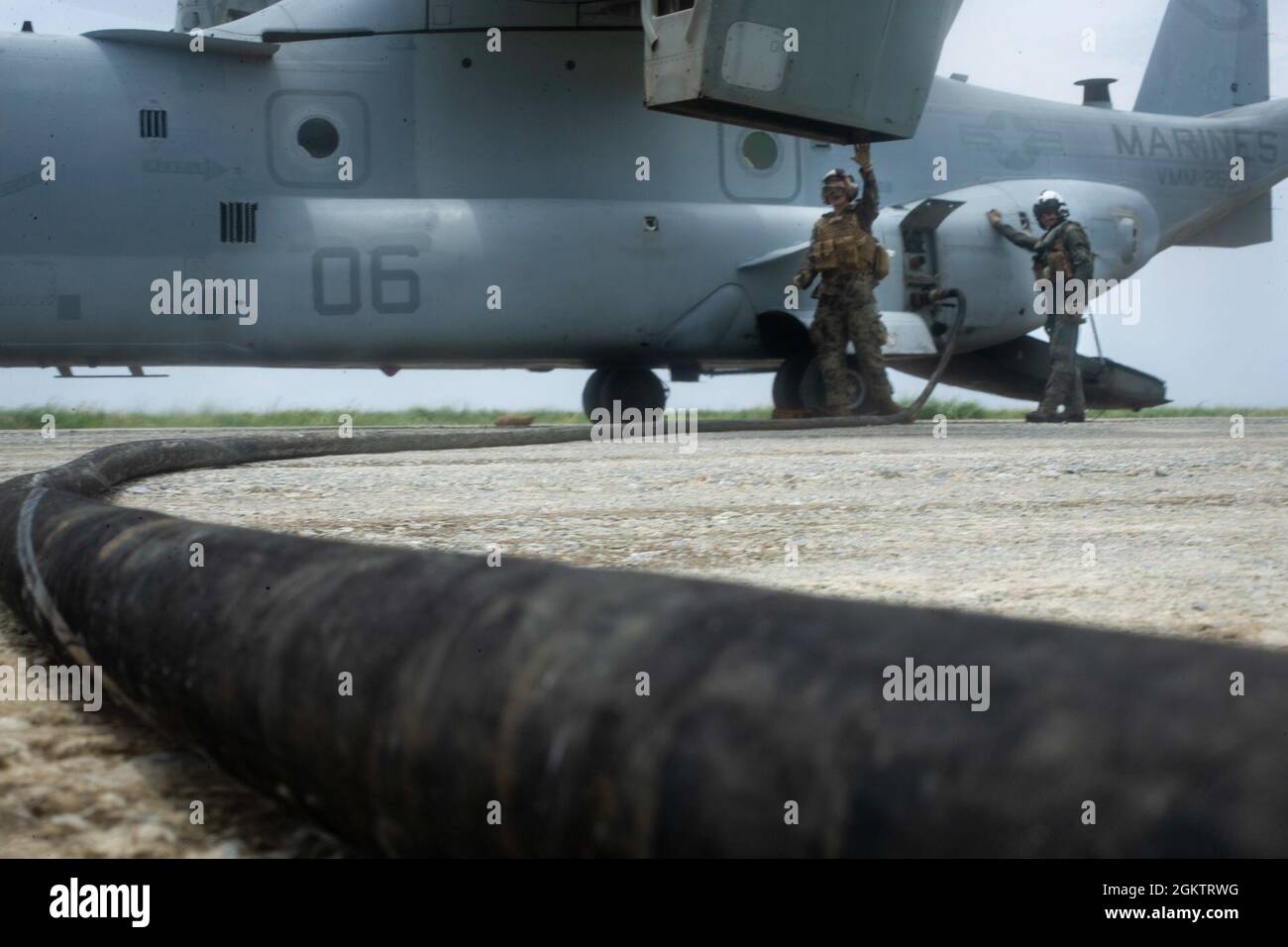 U.S. Marines with 31st Marine Expeditionary Unit (MEU), refuels an MV ...