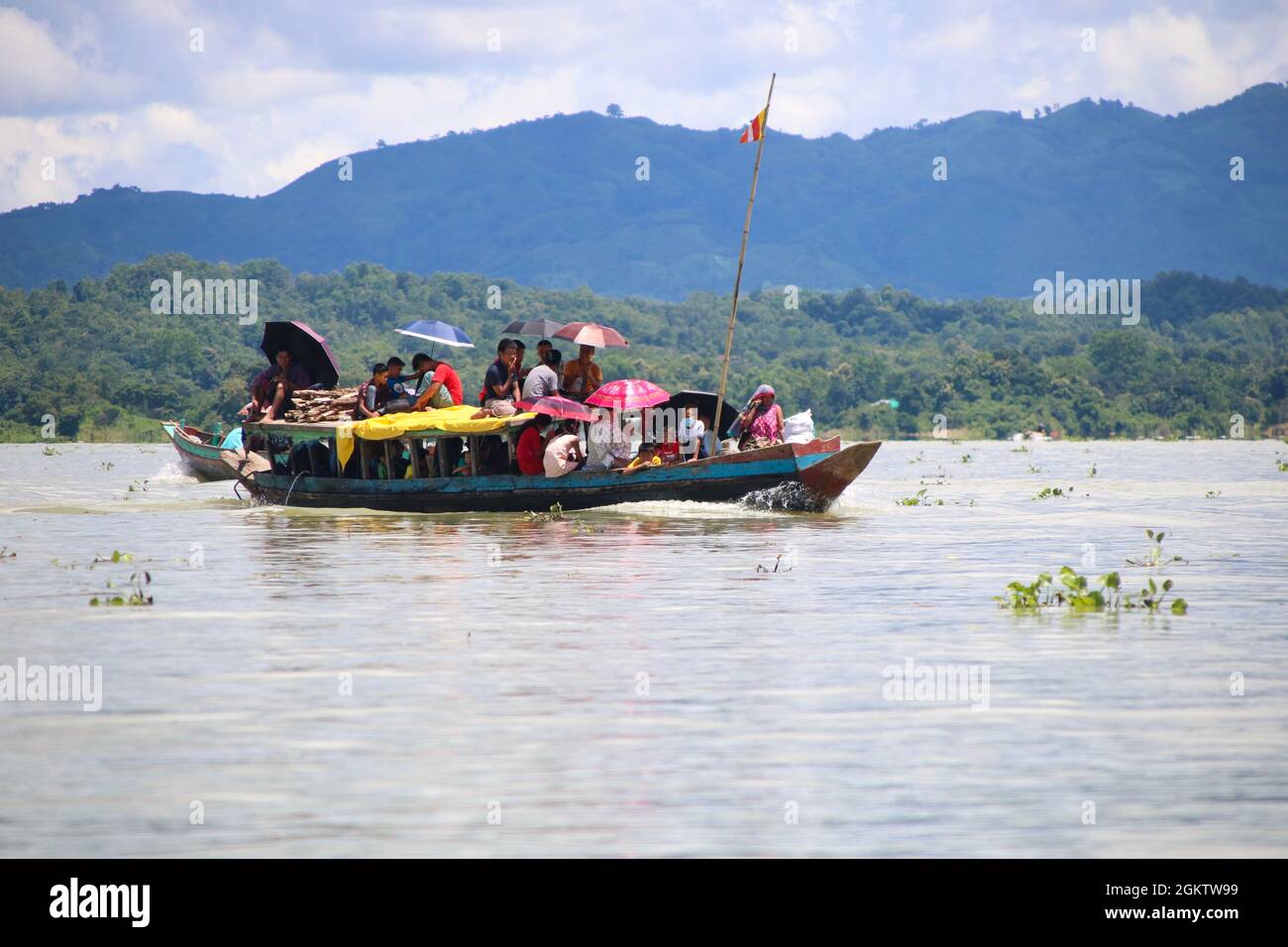 The lifestyle of boatman Stock Photo - Alamy