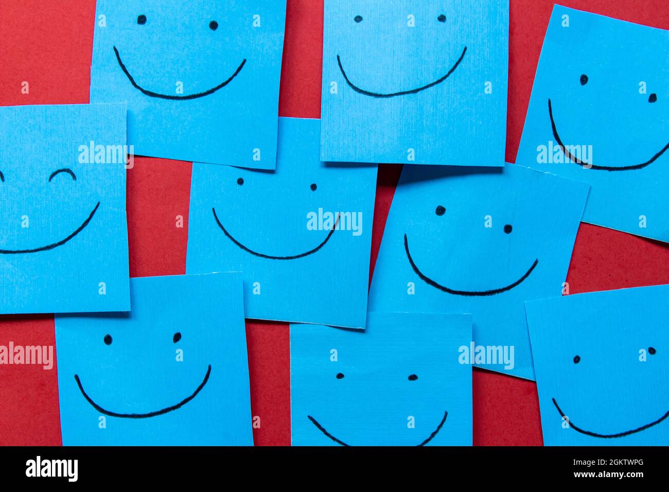 Happy faces hi-res stock photography and images - Alamy
