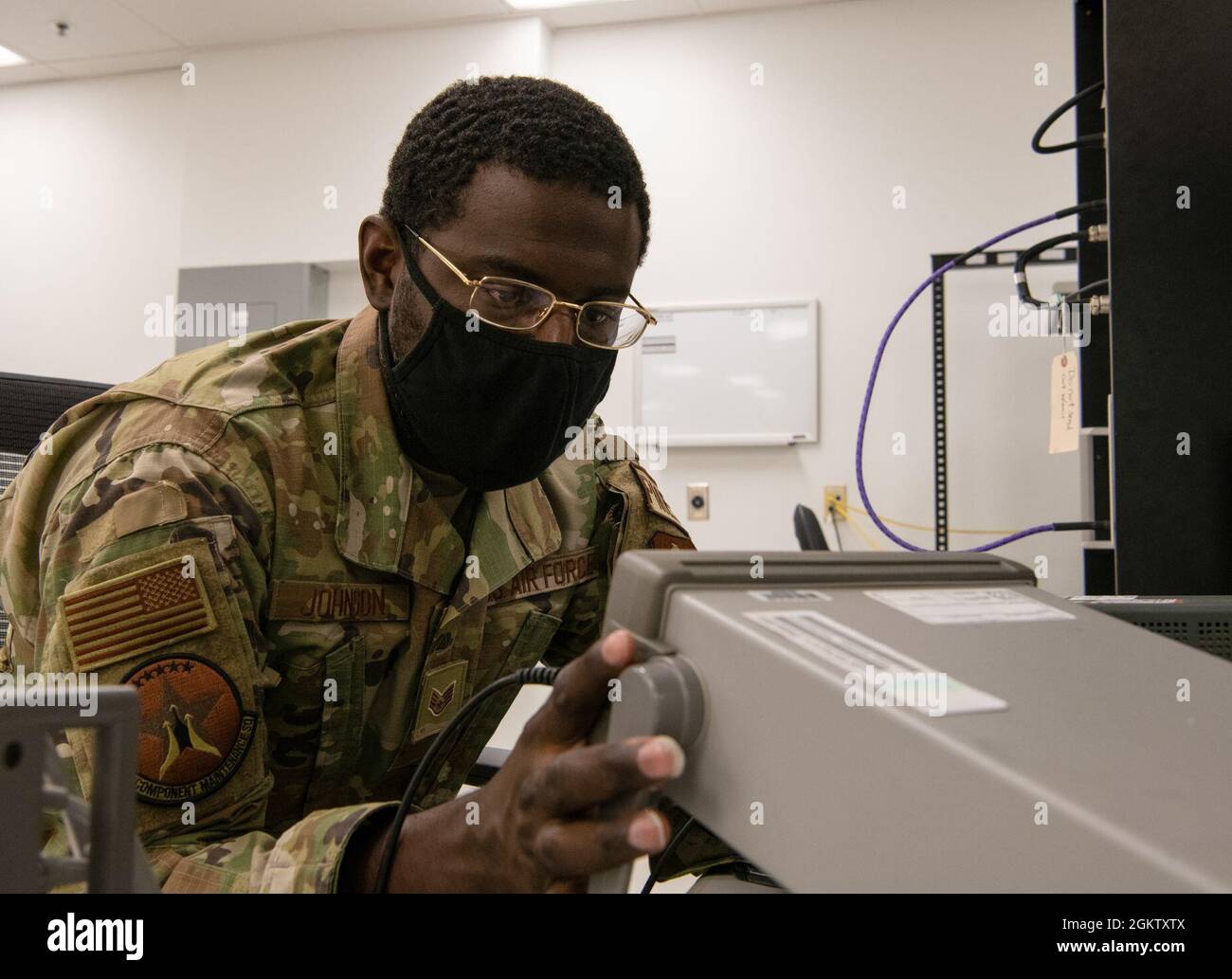 Precision measurement equipment lab hi-res stock photography and images ...