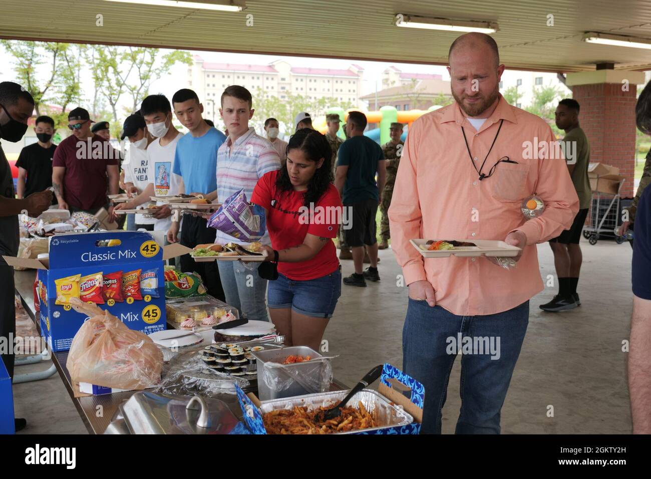 1st Signal Brigade HHC conducted HHC Org day enjoying barbeque and ...