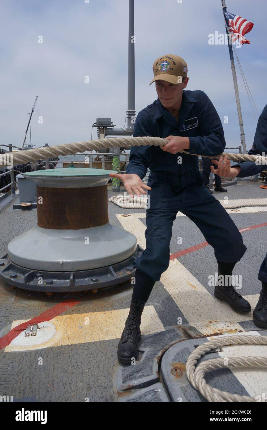 210702-N-CF707-1001 PACIFIC OCEAN (July 2, 2021) Fire Controlman (Aegis ...