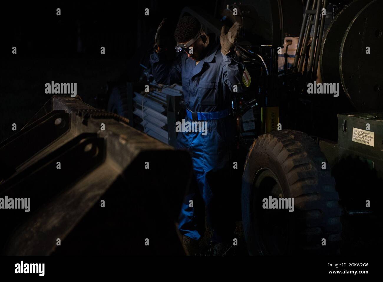 Mobile aircraft arresting system hi-res stock photography and images ...