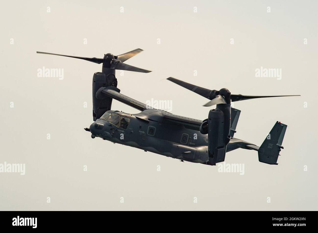 V 22 osprey flyover hi-res stock photography and images - Alamy