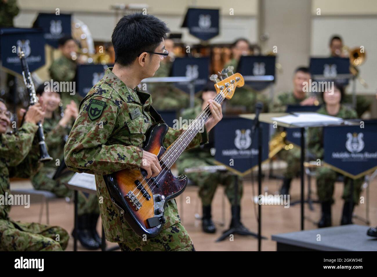 Members of the Japanese Ground Self-Defense Force (JGSDF) Middle Army ...
