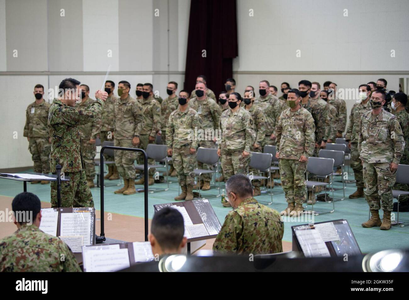 Members of the Japanese Ground Self-Defense Force (JGSDF) Middle Army ...