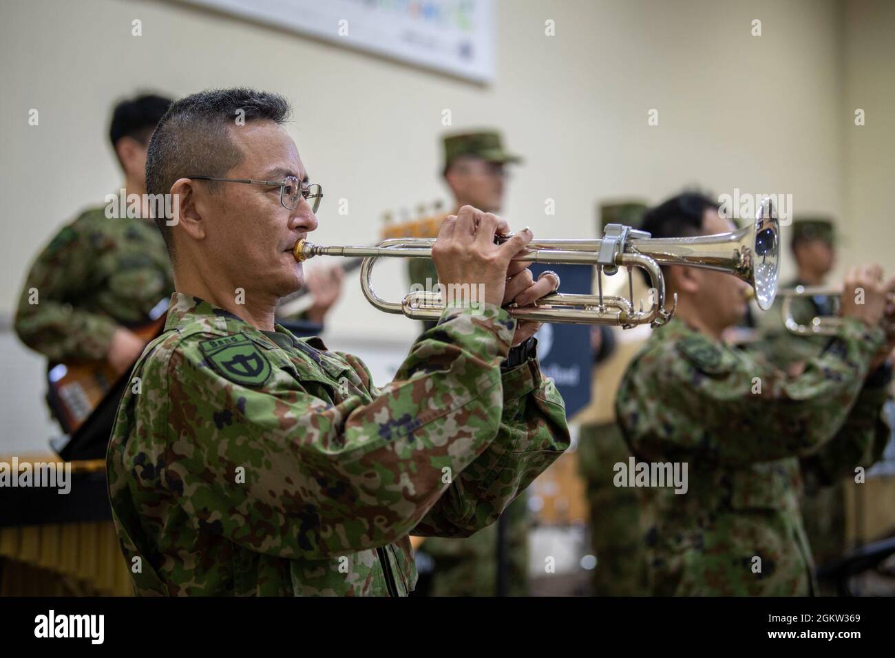 Members of the Japanese Ground Self-Defense Force (JGSDF) Middle Army ...