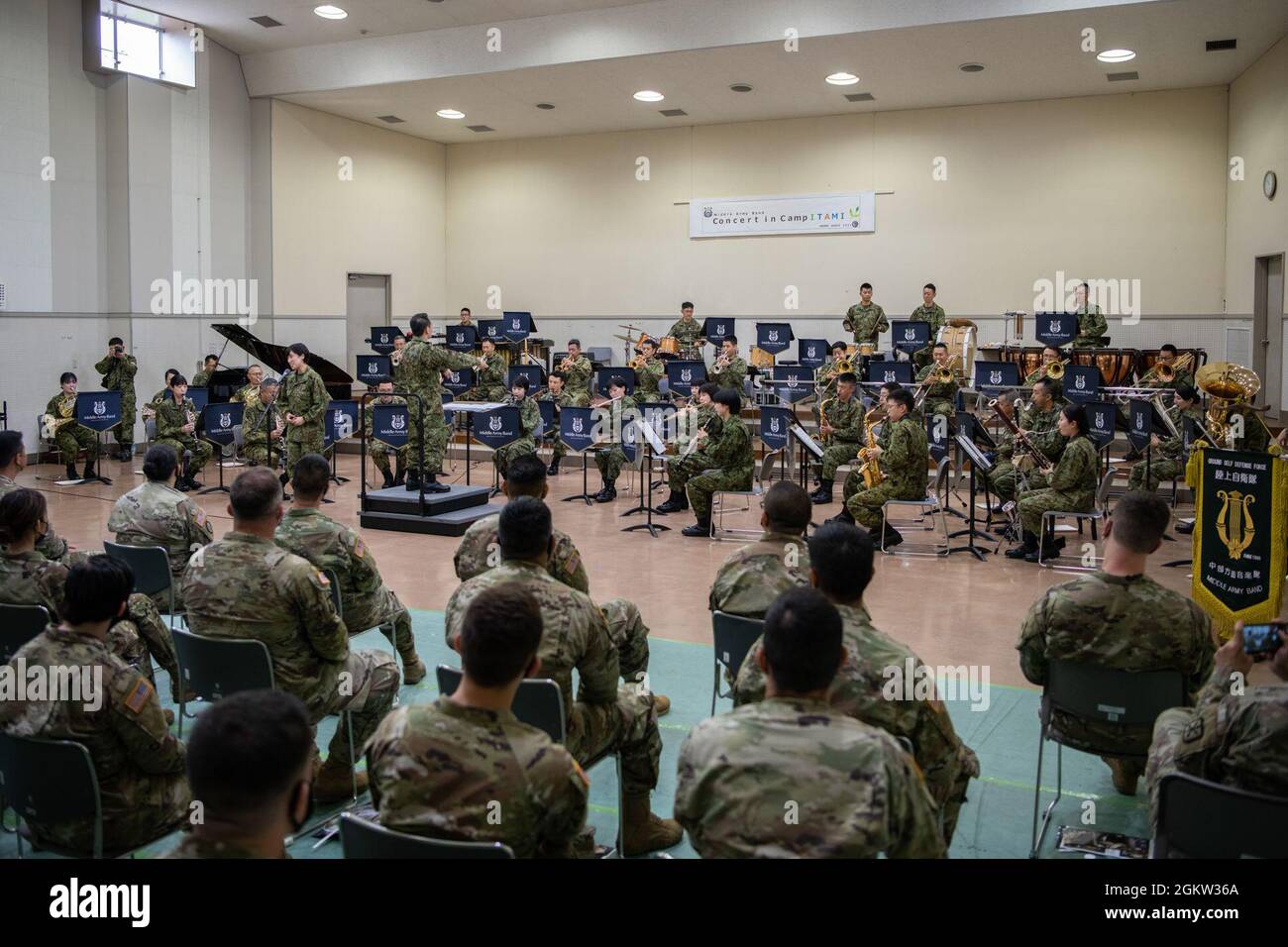 Members of the Japanese Ground Self-Defense Force (JGSDF) Middle Army ...