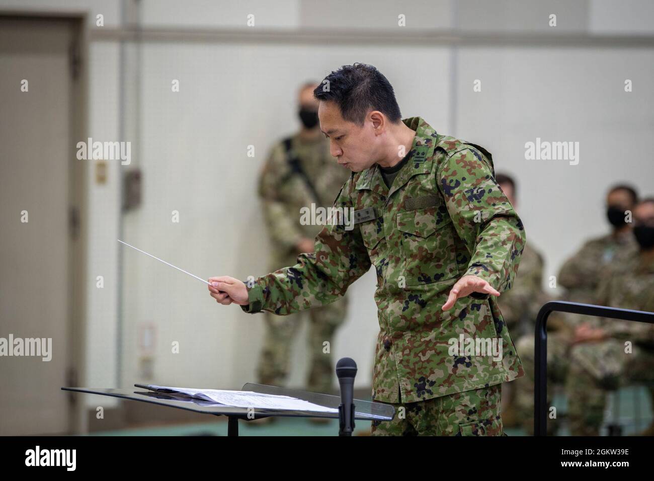 Members of the Japanese Ground Self-Defense Force (JGSDF) Middle Army ...