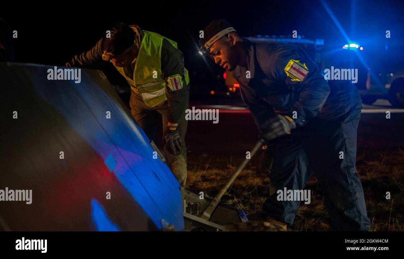 Mobile aircraft arresting system hi-res stock photography and images ...