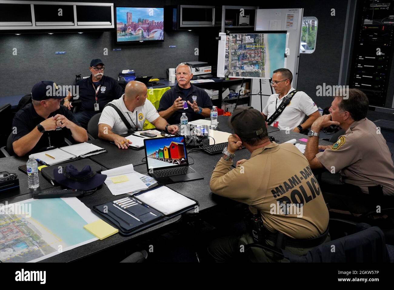 Fema urban search rescue teams hi-res stock photography and images - Alamy