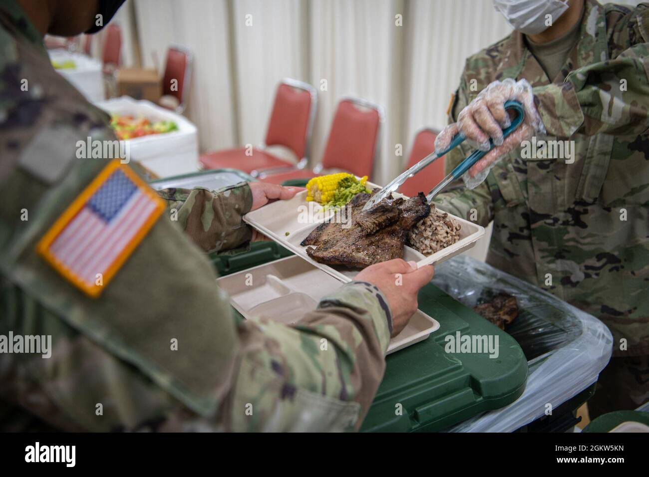 U.S. Army soldiers with 35th Combat Sustainment Support Battalion ...