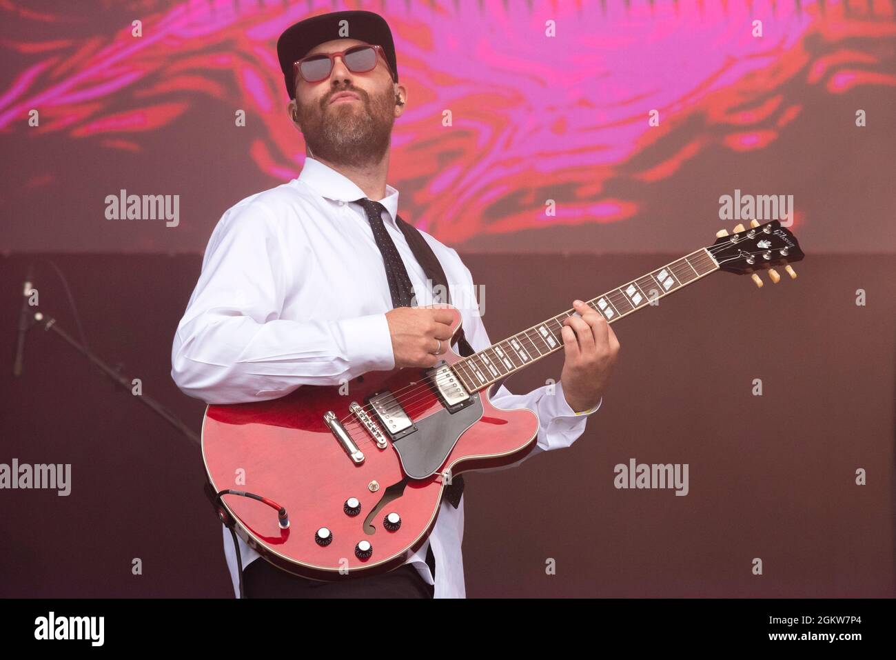 Gibson electric guitar 2021 hi-res stock photography and images - Alamy
