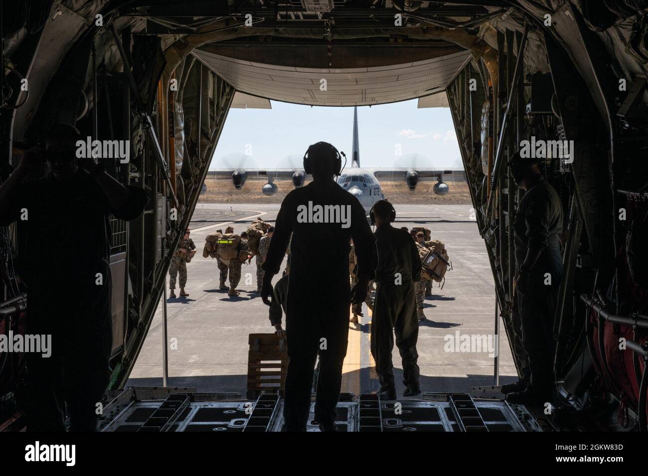 Dispersed manner hi-res stock photography and images - Alamy