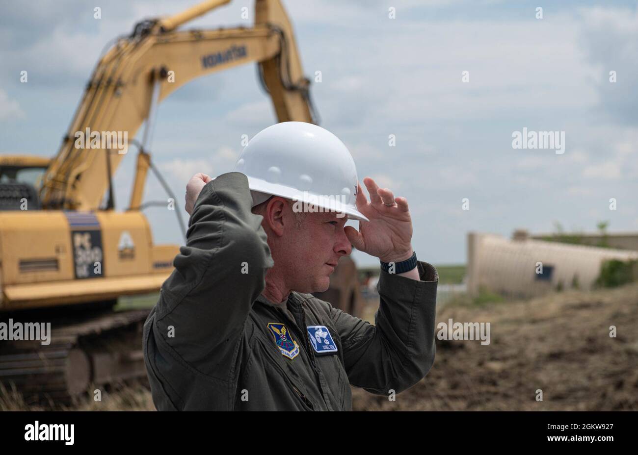 U.S. Air Force Col. Daniel Diehl, 509th Bomb Wing commander, prepares ...