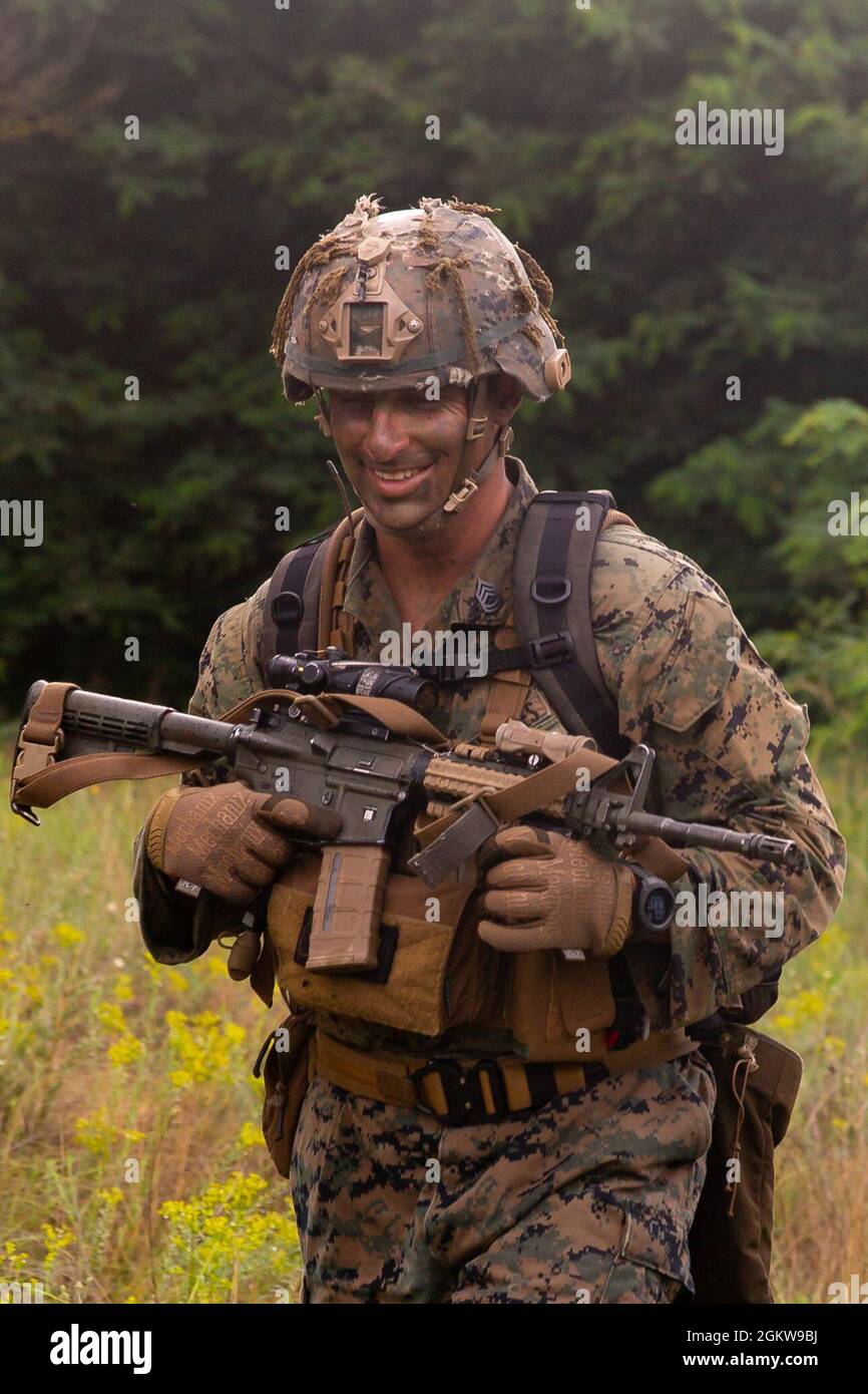 U.S. Marine Corps Gunnery Sgt. Jessie Pearson a Sneads Ferry, North ...