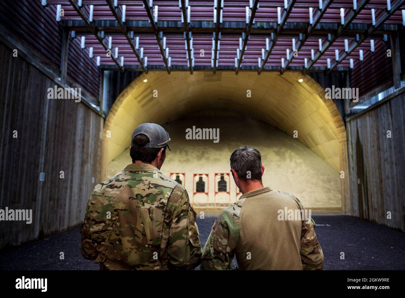U.S. Army Green berets assigned to the 1st Battalion, 10th Special ...