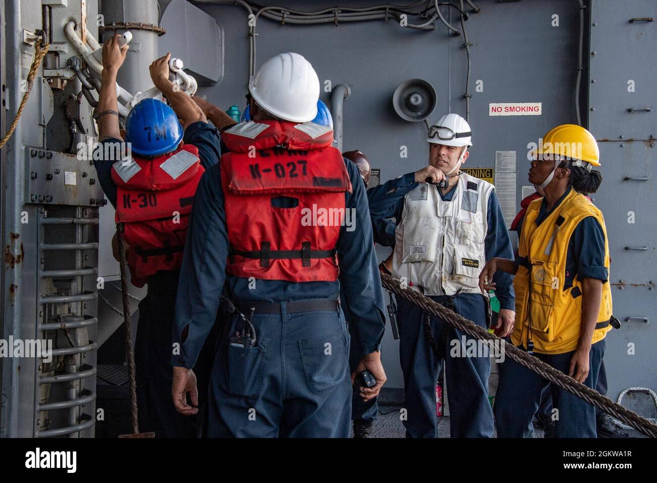 Ras replenishment at sea hi-res stock photography and images - Alamy